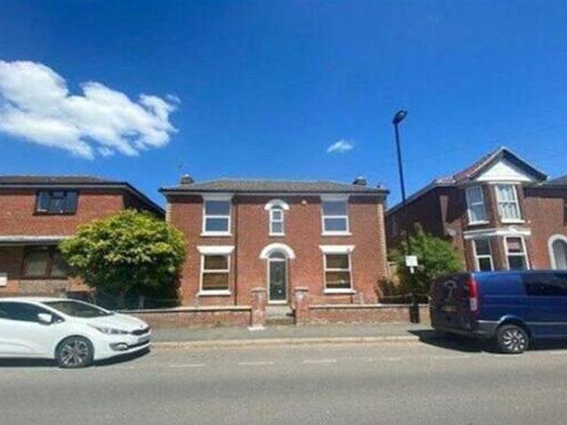 3 Bedroom Detached House For Rent In Freemantle