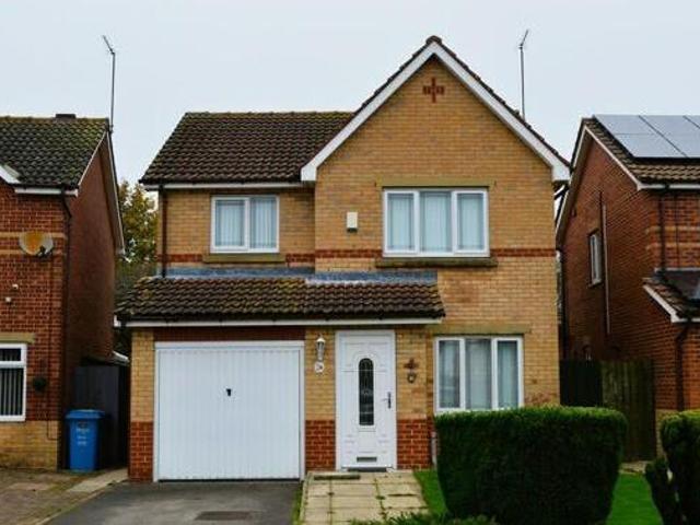 3 Bedroom Detached House For Rent In Kingswood