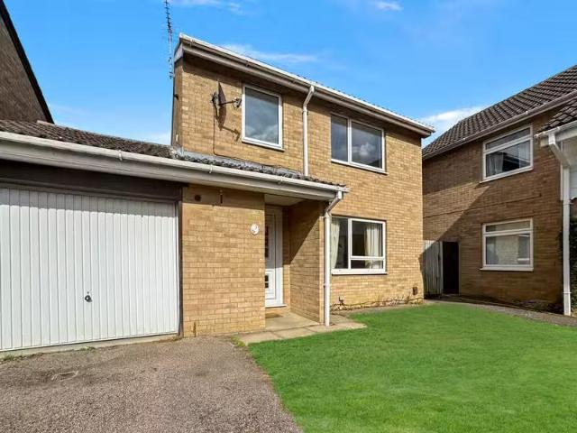 3 bedroom detached house for rent in Kirbys Close, Over, CB24