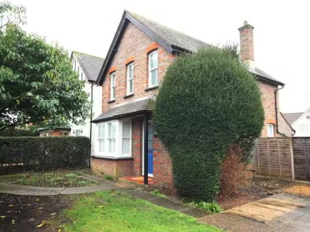 3 bedroom detached house for rent in Horsell, Woking, GU21