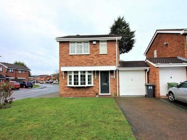 3 bedroom detached house for rent in Hawkswell Drive Willenhall WV13