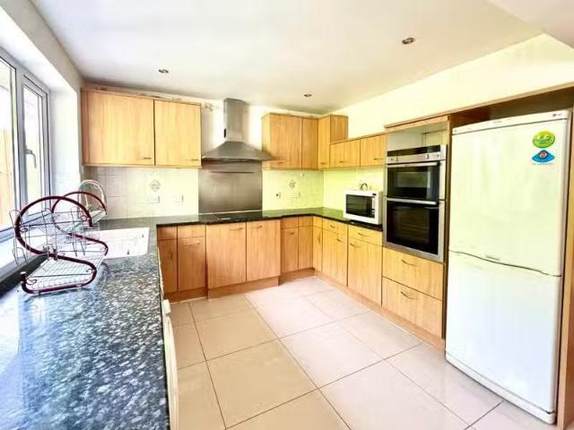 3 bedroom detached house for rent in Hawthorn Gardens, Weston.