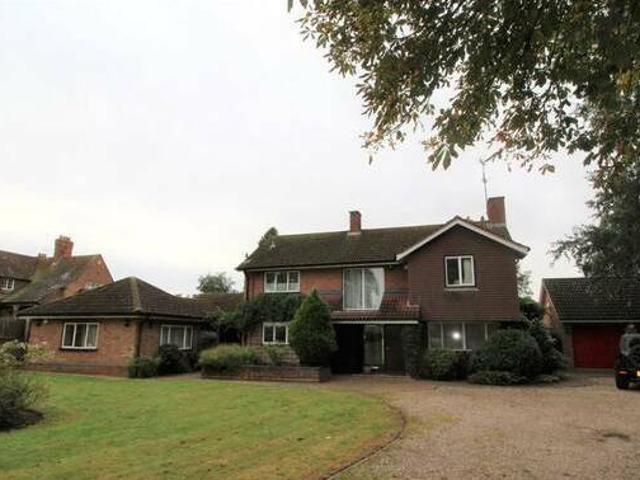 3 bedroom detached house for rent in Hall Lane CM4