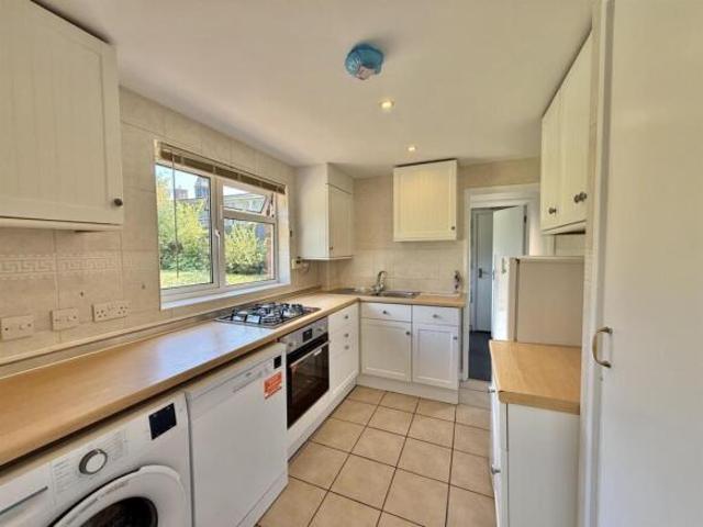 3 bedroom detached house for rent in Hall Lane, Shenfield, Brentwood, CM15
