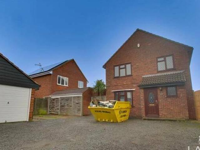 3 bedroom detached house for rent in Hampstead Avenue ClactonOnSea CO16