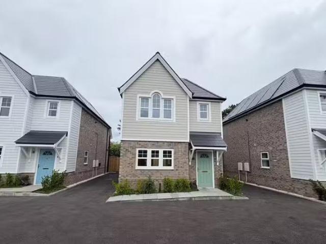 3 bedroom detached house for rent in Hamworthy, BH15