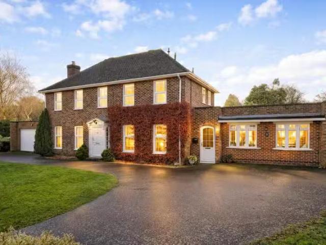 3 bedroom detached house for rent in Harkness Drive, Canterbur.