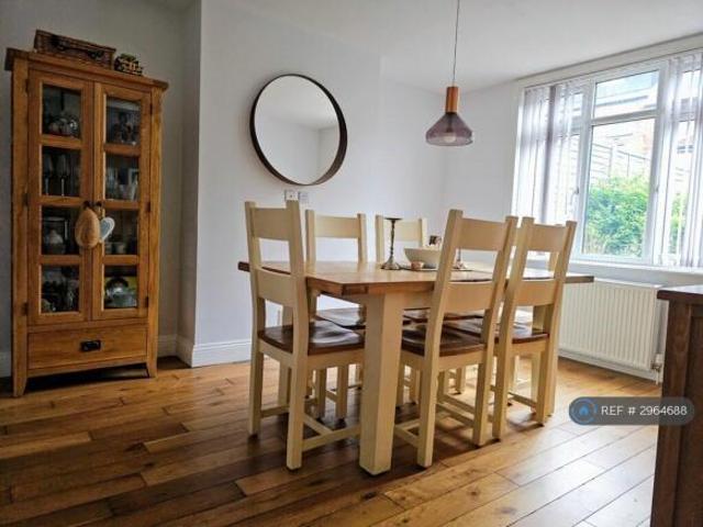 3 bedroom detached house for rent in Harrington Drive, Nottingham, NG7