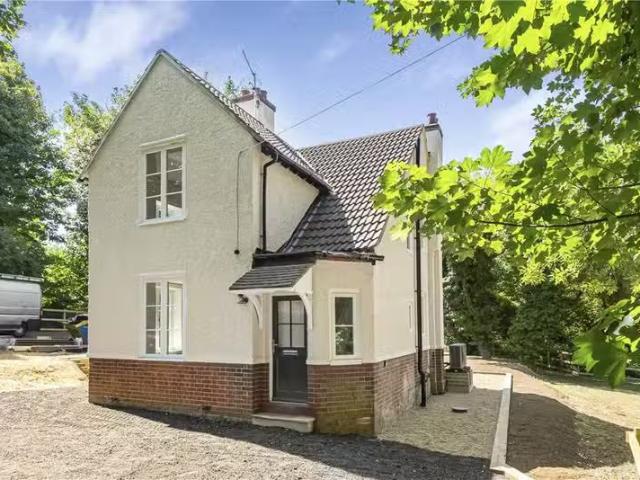 3 bedroom detached house for rent in Hemel Hempstead Road, Red.