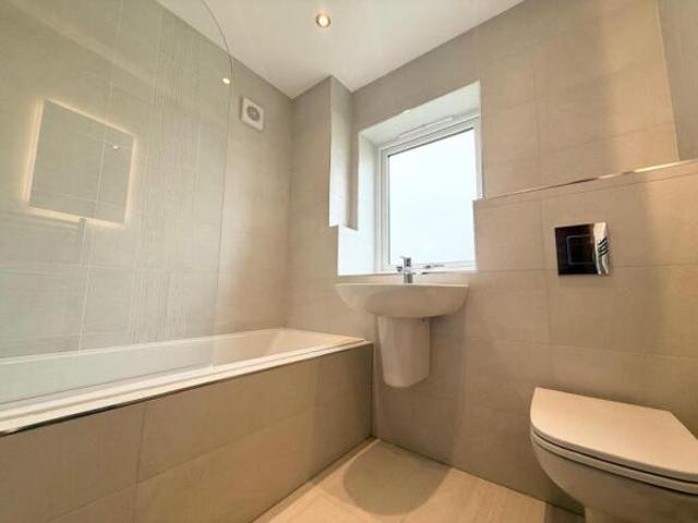 3 bedroom detached house for rent in Henconner Court, Bramley, Leeds, LS13