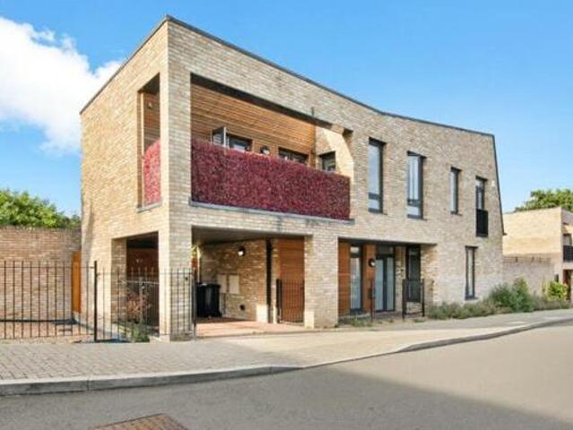 3 Bedroom Detached House For Rent In High Barnet