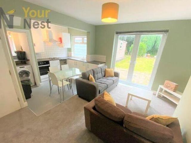 3 Bedroom Detached House For Rent In Hyde Park, Leeds