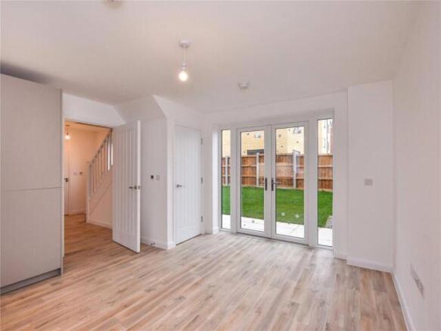 3 bedroom detached house for rent in Joseph Ward Close, Chelmsford, Essex, CM1