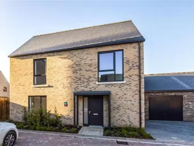 3 bedroom detached house for rent in Oak Court, Cambridge, Cam.