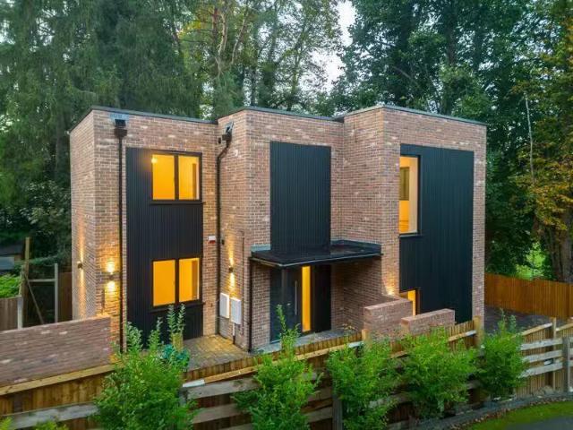 3 bedroom detached house for rent in Oaklands Gardens, Kenley.