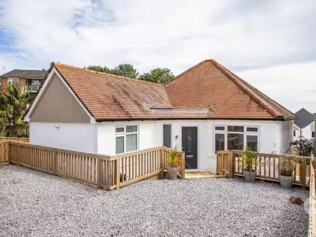 3 bedroom detached house for rent in Langdon Road, Parkstone.