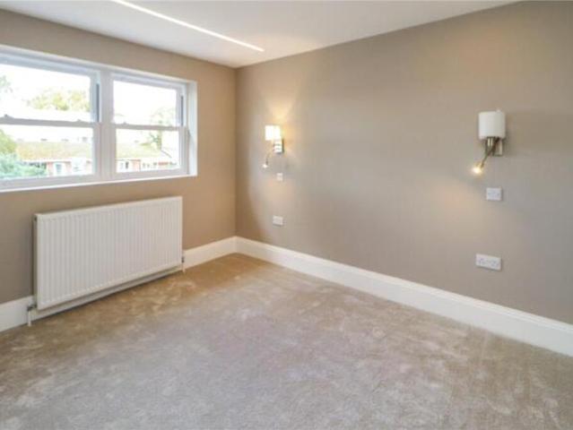 3 bedroom detached house for rent in Langley Broom, Slough, Berkshire, SL3