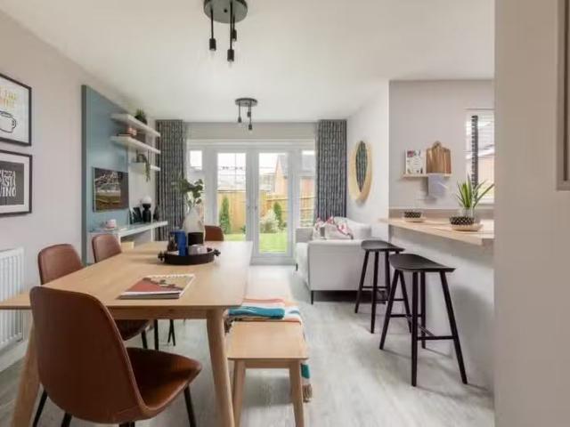 3 bedroom detached house for rent in Lark's Place, Kennett Gar.