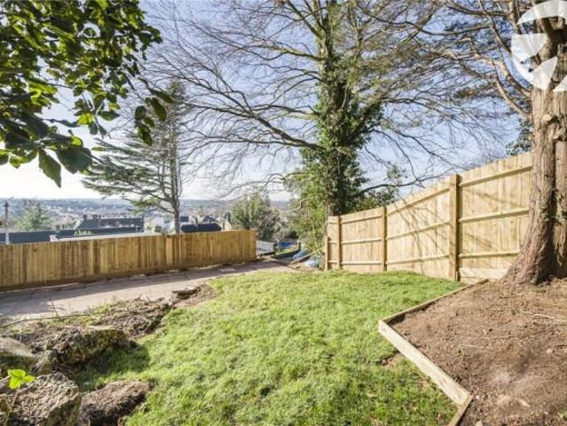 3 bedroom detached house for rent in Leith Park Road, Gravesend, Kent, DA12