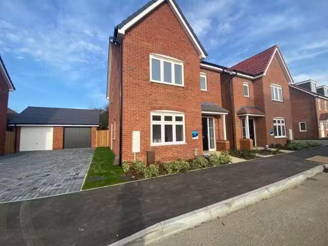 3 bedroom detached house for rent in Linseed Way, Yapton, BN18