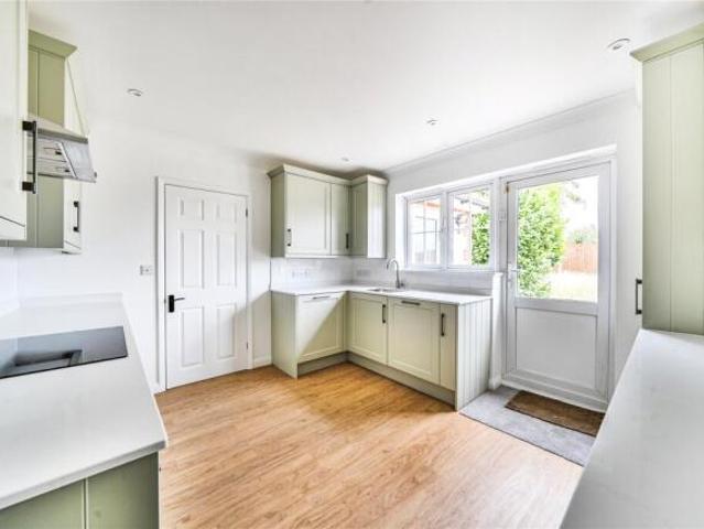 3 bedroom detached house for rent in Lusted Hall Lane, Tatsfield, TN16
