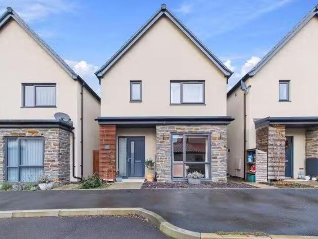 3 bedroom detached house for rent in Mayors Road, Claverham, B.