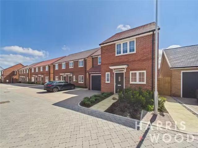 3 bedroom detached house for rent in Marjorie Mitchell Way, Gr.