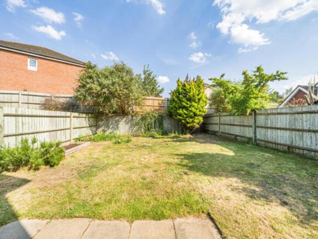 3 bedroom detached house for rent in Marl Field Close, Worcester Park, KT4