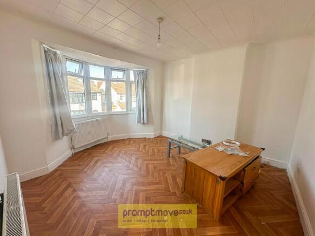 3 bedroom detached house for rent in Maryport Road Luton LU4 8EA, LU4