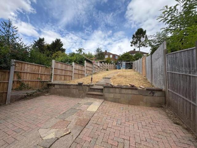 3 bedroom detached house for rent in Meyrick Avenue, Luton, LU1 5JP, LU1
