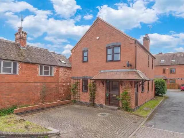 3 bedroom detached house for rent in Meadow Rise, Ullenhall, H.