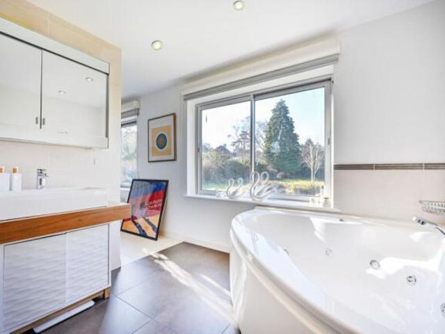 3 bedroom detached house for rent in Meads Road, Boxgrove, Guildford, GU1