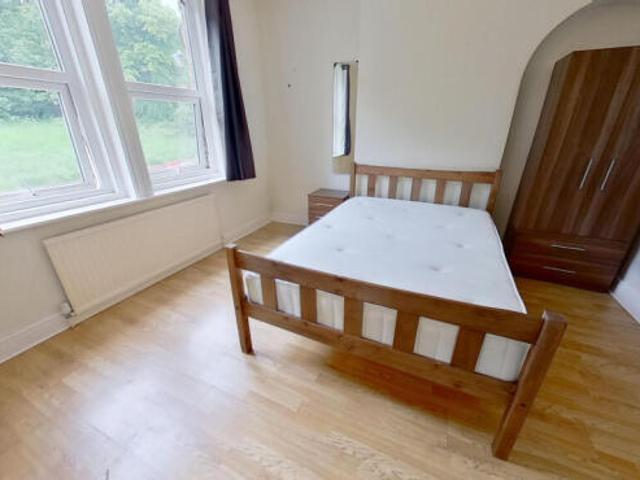 3 bedroom detached house for rent in Meanwood Road, Meanwood, Leeds, West Yorkshire, LS7
