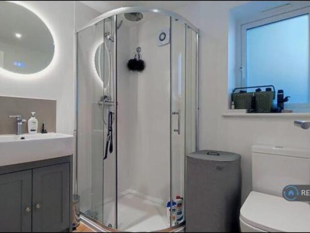 3 bedroom detached house for rent in Millais Crescent, Epsom, KT19