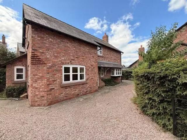 3 bedroom detached house for rent in Millfield Lane, Tarporley.
