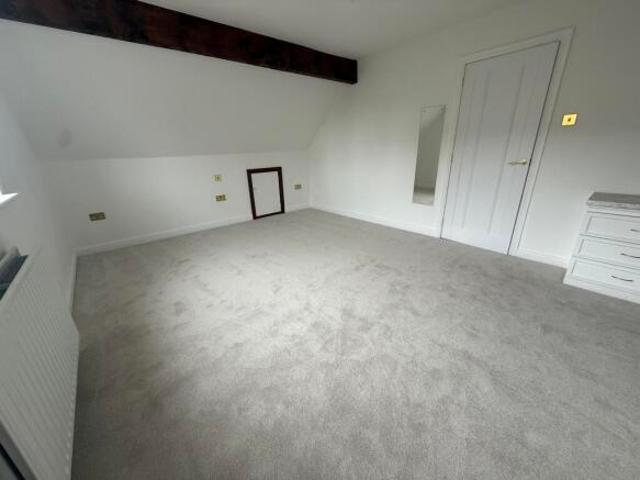 3 bedroom detached house for rent in Norcross Avenue, Oakes, HD3