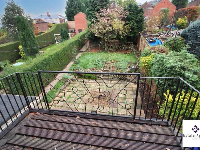 3 bedroom detached house for rent in Norfolk Park Avenue, Sheffield, S2