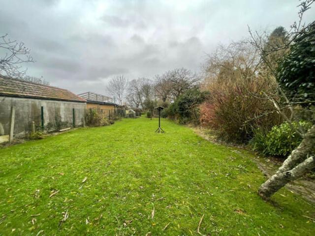 3 bedroom detached house for rent in North Road, Romford, London, RM4