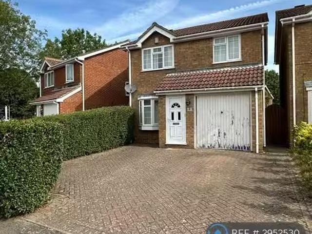 3 bedroom detached house for rent in Naseby Avenue, Folkestone.