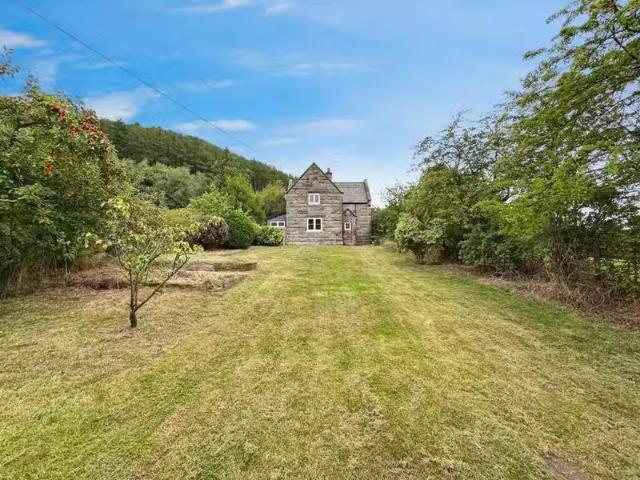 3 bedroom detached house for rent in New Lane, Harthill, Tatte.