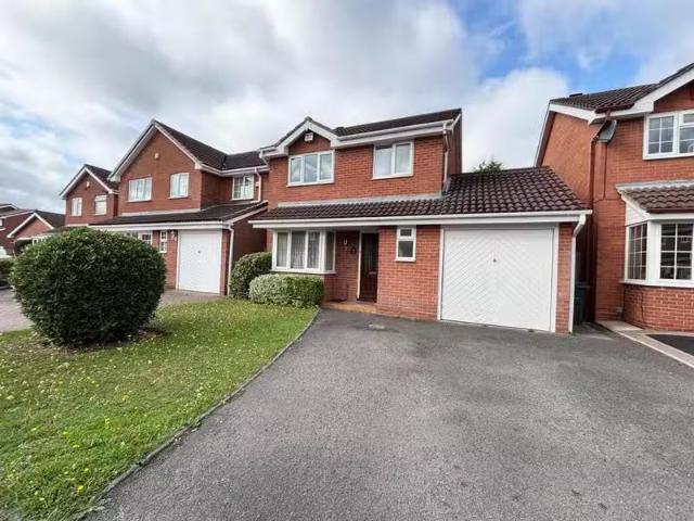 3 bedroom detached house for rent in Newey Road, Hall Green, B28