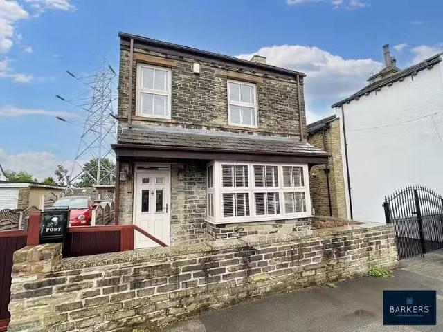 3 bedroom detached house for rent in South View Road, BD4