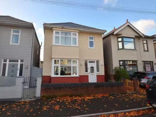 3 bedroom detached house for rent in Southbourne, BH6