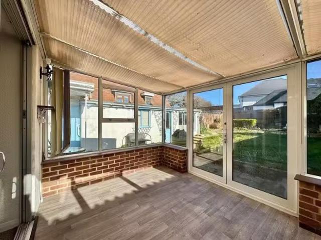 3 bedroom detached house for rent in Sandbanks Road, Lilliput.
