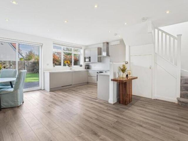 3 bedroom detached house for rent in Sidewood Road, New Eltham, London, SE9