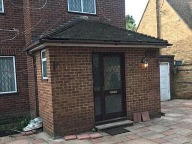 3 Bedroom Detached House For Rent In Slough