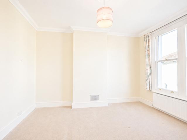 3 bedroom detached house for rent in Springfield Road, Guildford, GU1 4DP, GU1