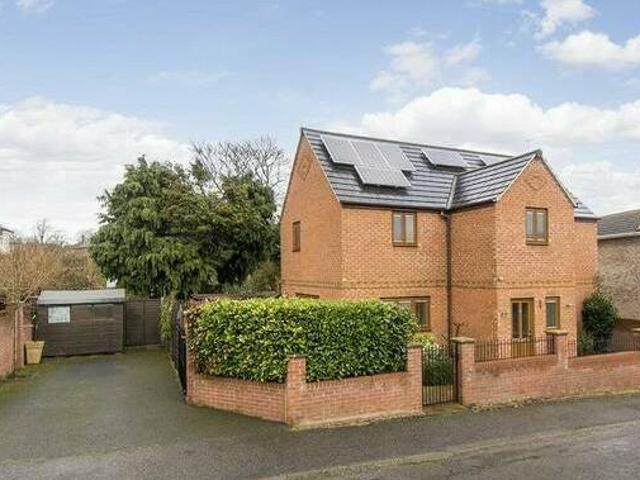 3 bedroom detached house for rent in Springfield Road Oundle Peterborough PE8