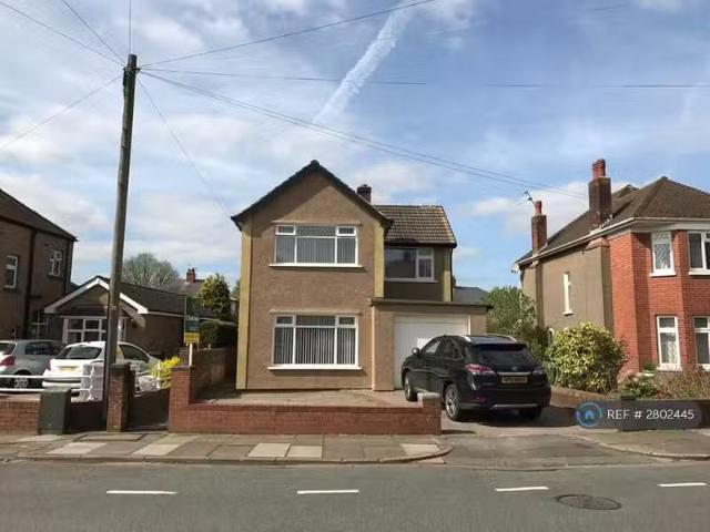 3 bedroom detached house for rent in St Ambrose Road, Cardiff.