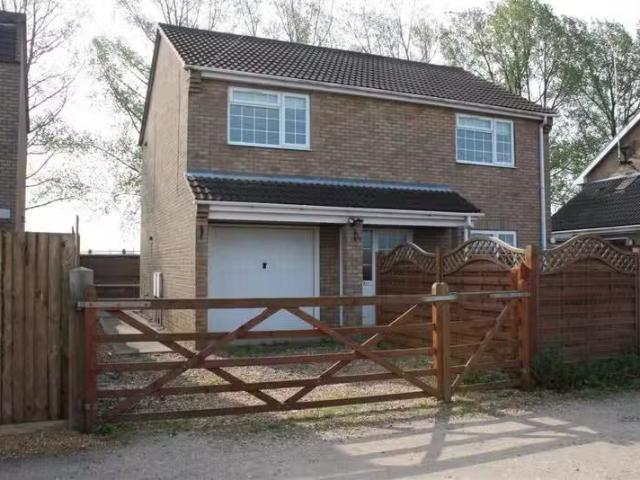 3 bedroom detached house for rent in Station Road, Littleport.